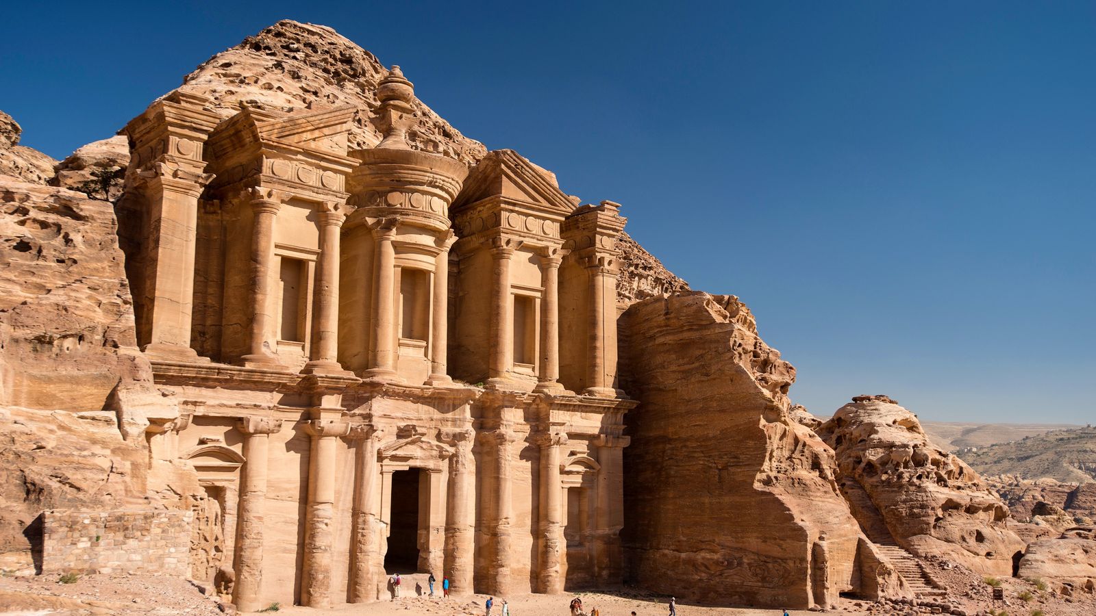 Season 07 : Samih & Friends in Jordan 🇯🇴 » Samih Around The World